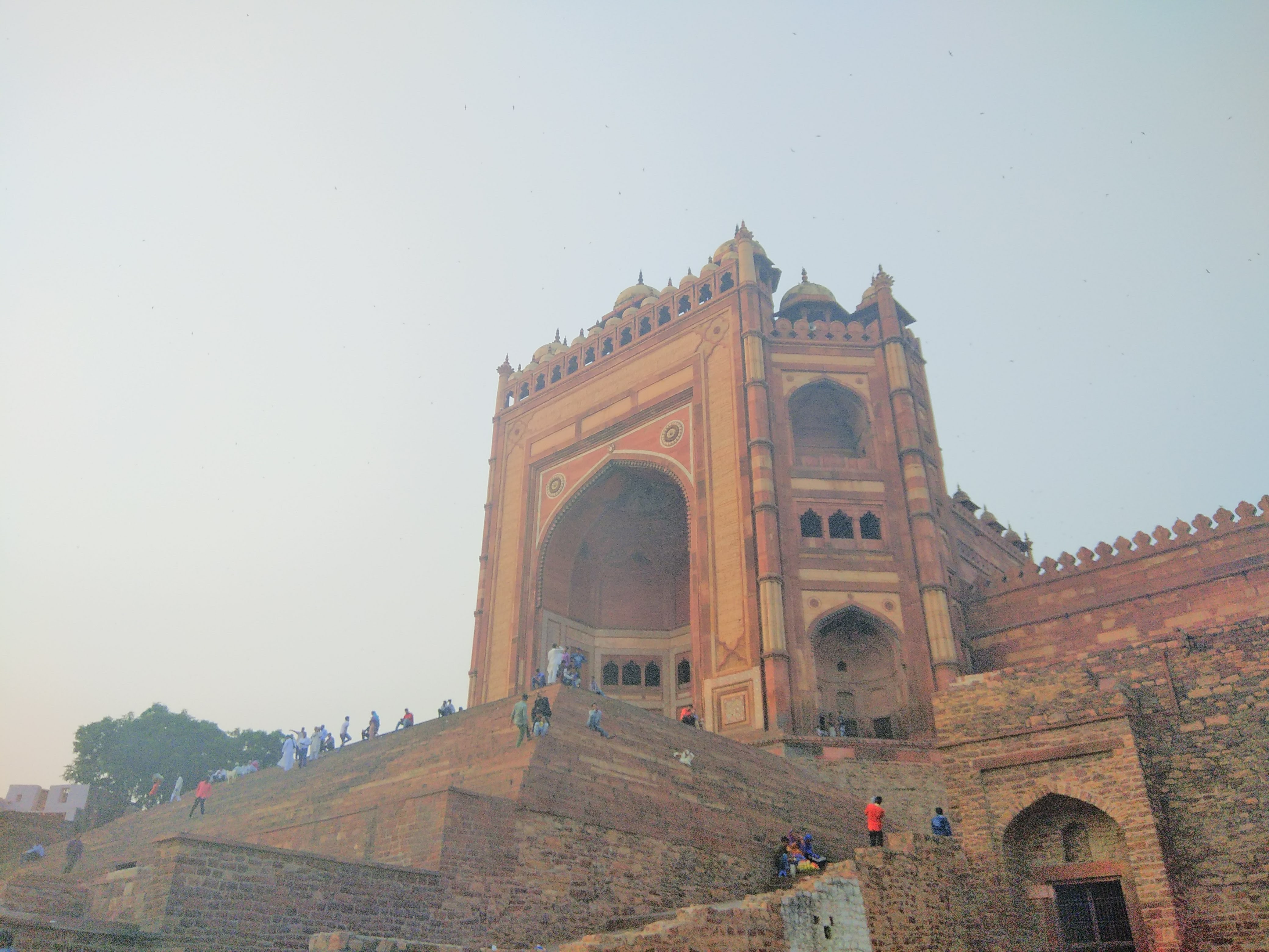 Buland Darwaza Front View – Wandering Tales Travel Dreams