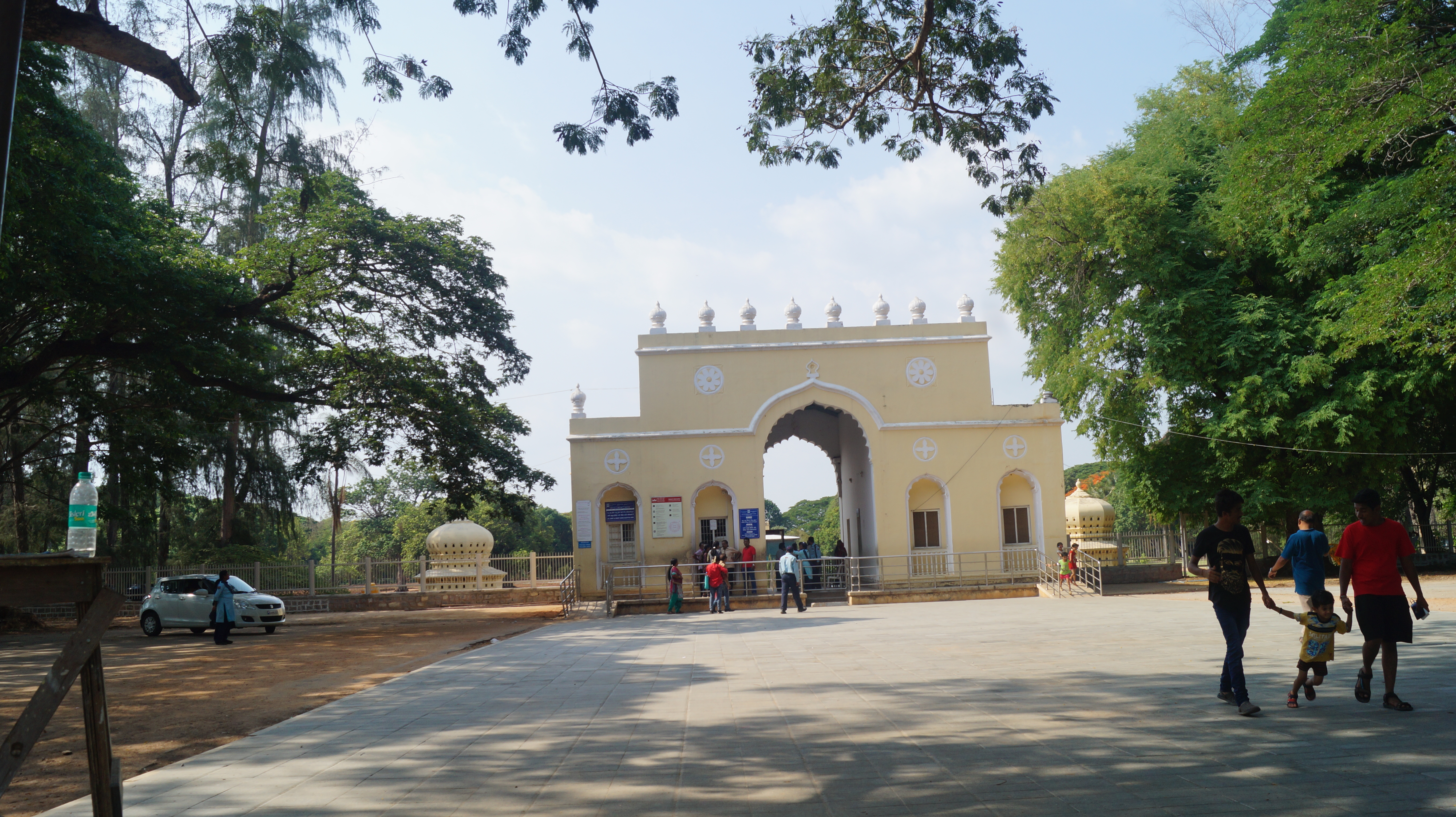 Entrance to Daria Daulat Bagh Srirangapatna – Wandering Tales Travel Dreams