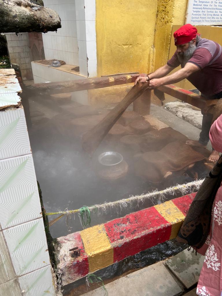 cooking-of-langar-food-at-manikaran-shiva-temple – Wandering Tales ...